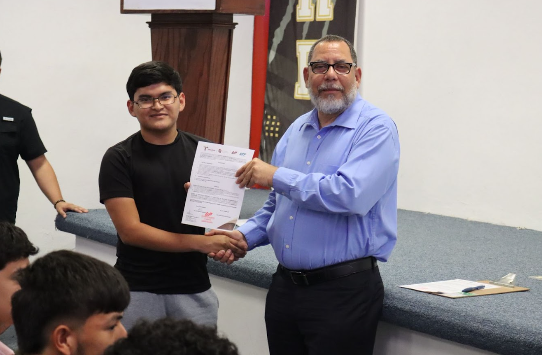 Impulsa UPRR equidad y desarrollo integral con becas institucionales ...